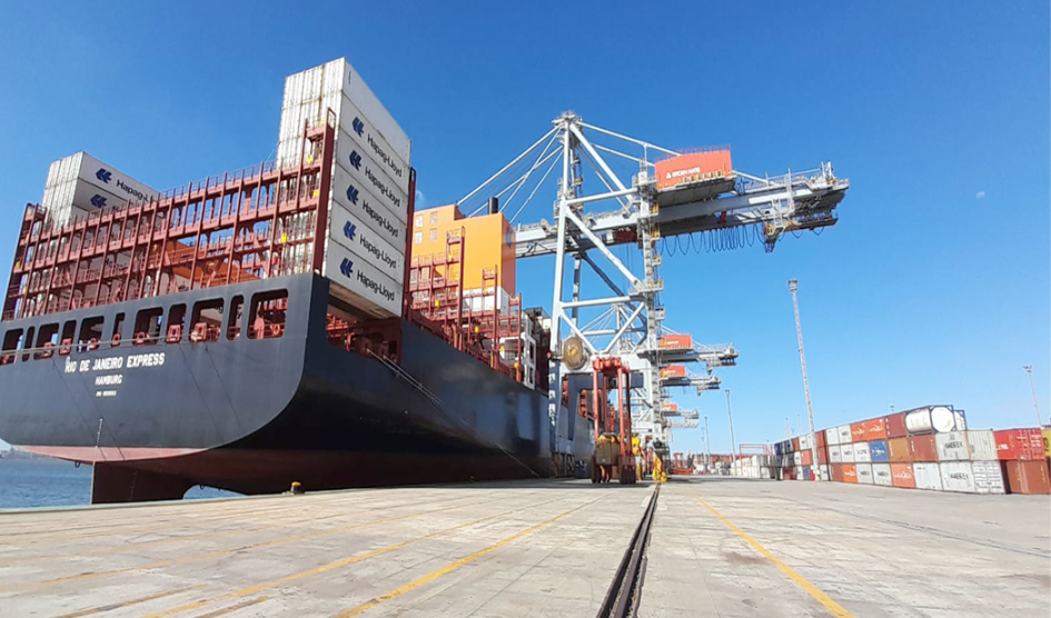 Puerto de Montevideo recibe un mega buque - Webpicking