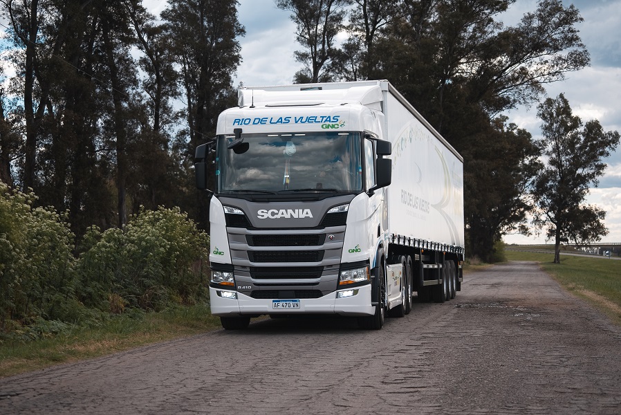 Scania Argentina entrega un nuevo camión a GNC - Webpicking