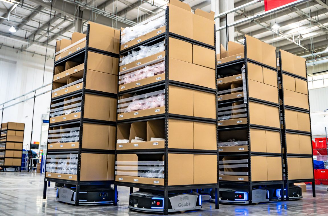 Geek+ P800 mobile robots - Webpicking