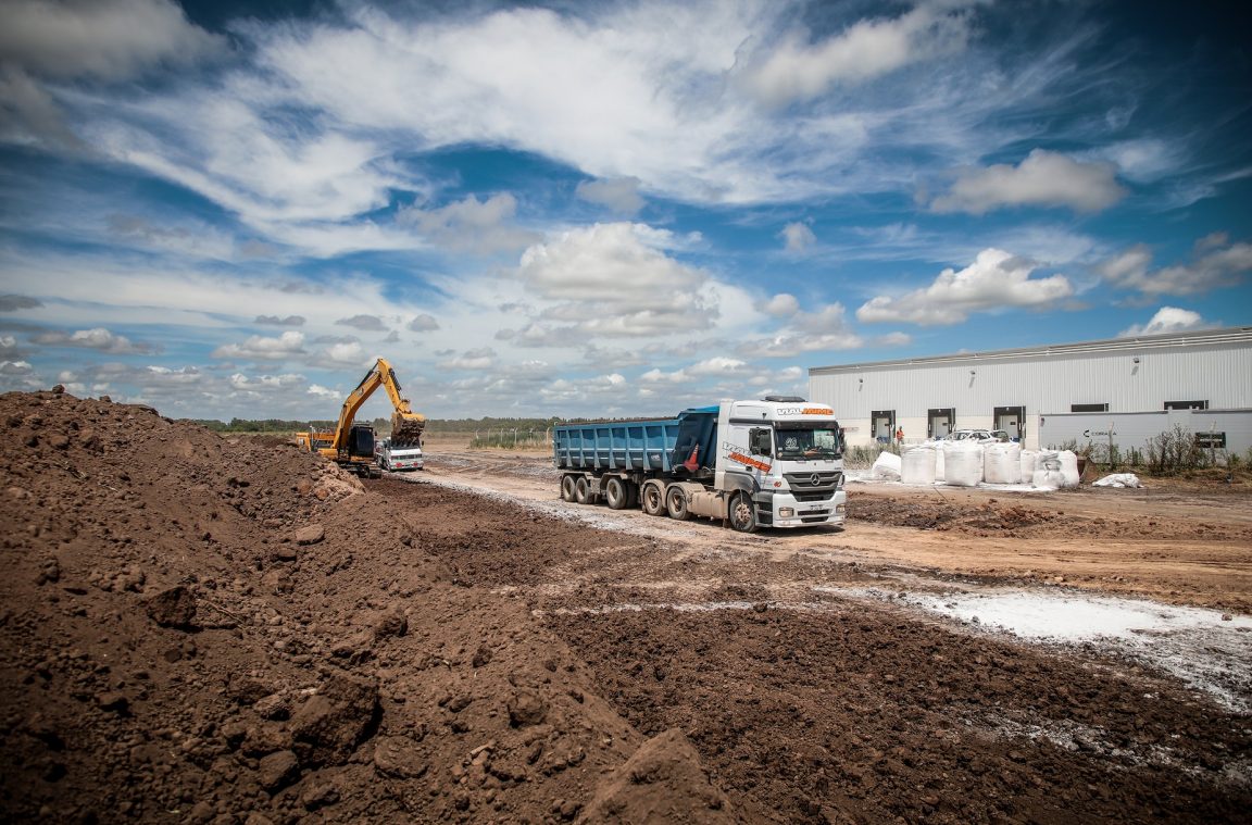 Mercedes Benz Camiones: USD 50 millones en un centro logístico - Webpicking