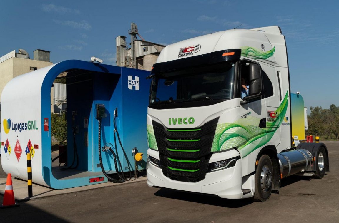 Iveco participa en la inauguración de una nueva estación de servicio ...