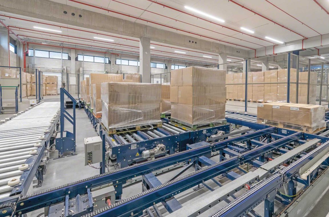 Moderna Products implementó un almacén automático Mecalux en Bélgica - Webpicking