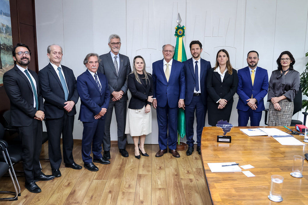 Autoridades de la IRU se reunieron con el vicepresidente de Brasil ...