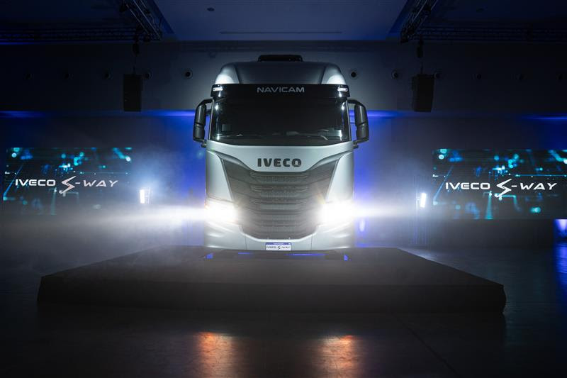 Iveco presentó su nuevo camión S-Way - Webpicking